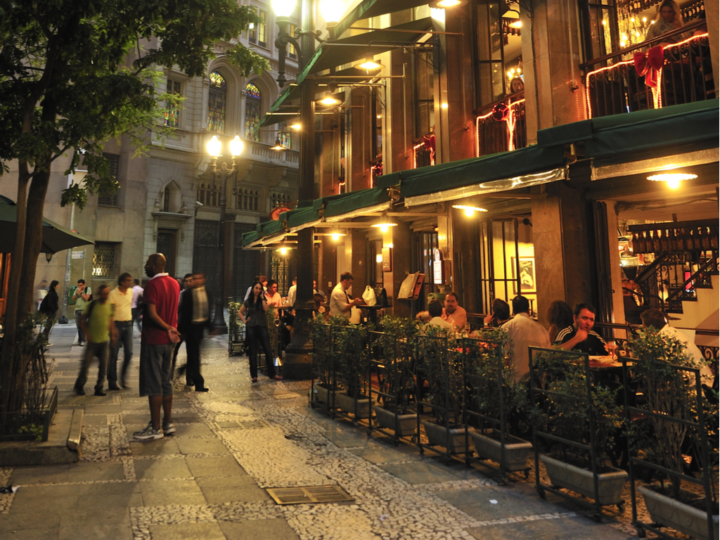 Restaurantes do munícipio de São Paulo podem atender nas ruas